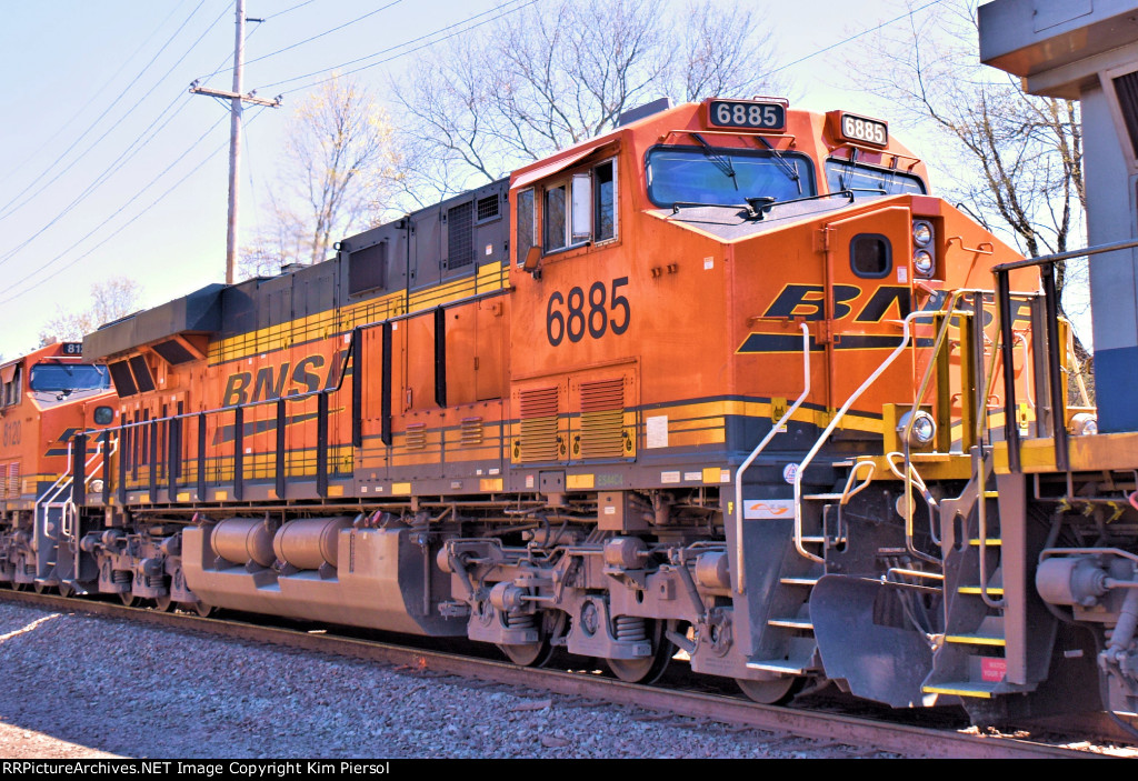 BNSF 6885